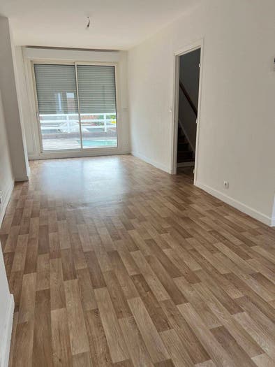 Est, Lens : Appartement 3 pièces à louer