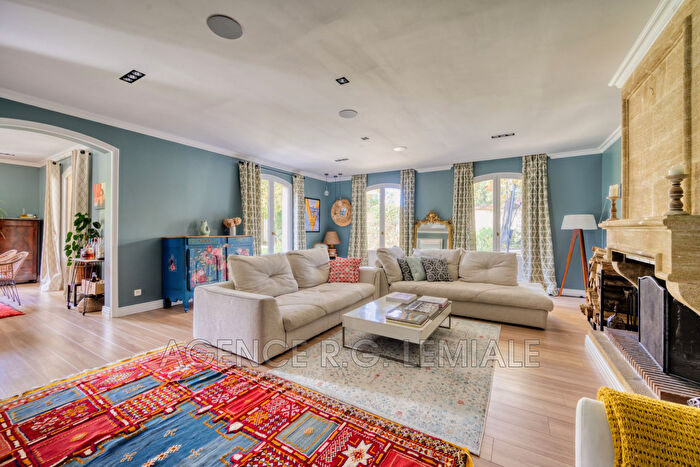 Maison à vendre - Le Mesnil-le-Roi - 8 pièces - 5 chambres