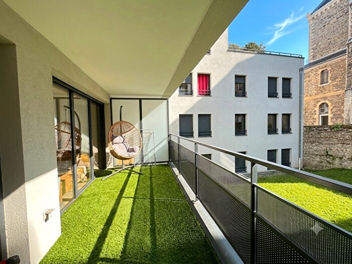 Saint-Genis-Laval, Centre-ville : Appartement 3 pièces à vendre