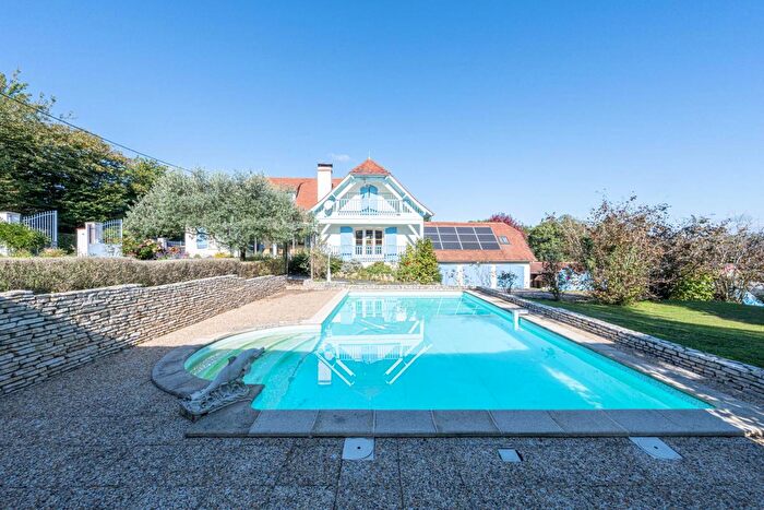 Maison 7 pièces à Buros, à vendre
