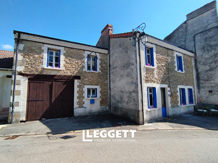 Maison à vendre - Dompierre-les-Églises - 7 pièces - 3 chambres