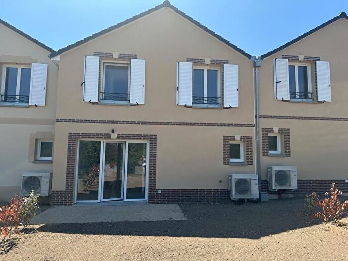Lèves : Maison 4 pièces à louer