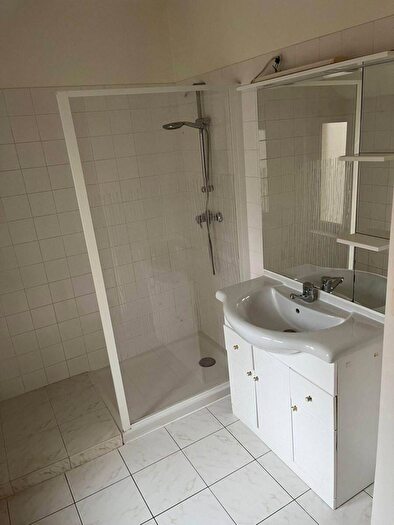 Maison à louer - Villeneuve-sur-Yonne - 4 pièces - 3 chambres