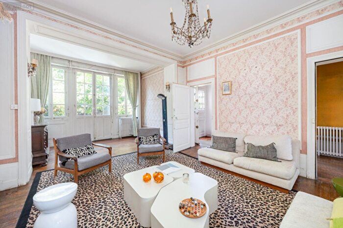 Maison 8 pièces à vendre à Quartiers Centre, Fougères, Sévigné