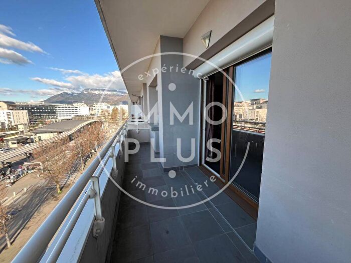 Appartement à louer - Gare, Annecy - 3 pièces - 2 chambres