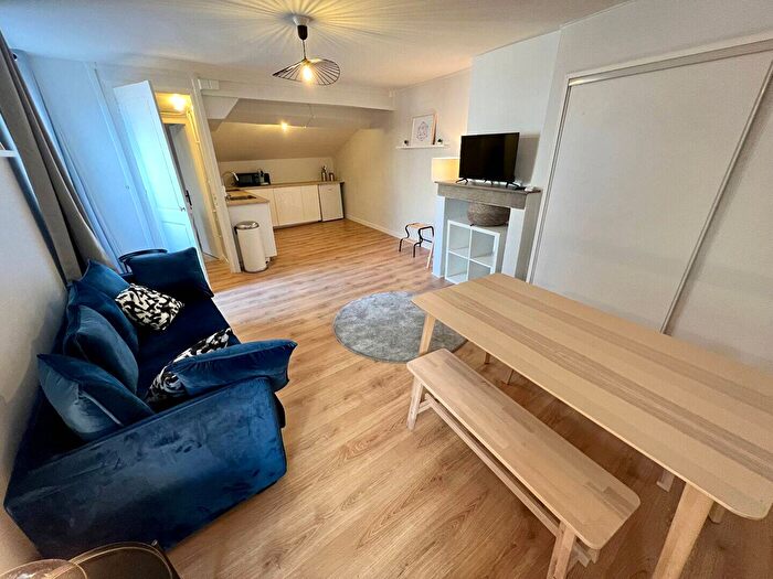 Appartement à louer - Saint Louis, Lyon ème arrondissement - 2 pièces - 1 chambre