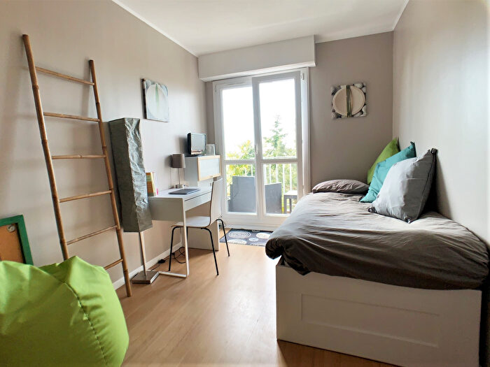 Les Ulis, Nord, Centre-Est : Appartement 1 pièce à louer