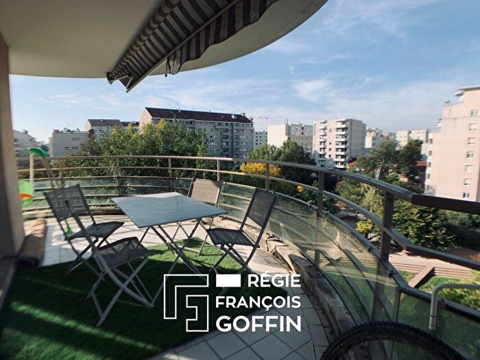 Charpennes-Tonkin, Villeurbanne : Appartement 4 pièces à louer