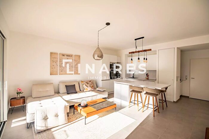 Appartement à louer - Marseille e , Bonneveine - 4 pièces - 3 chambres