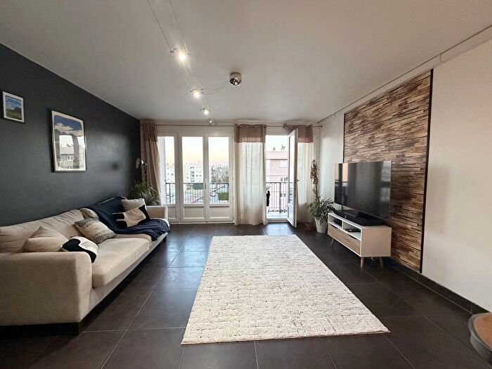 Appartement à vendre - Guilherand-Granges - 3 pièces - 2 chambres