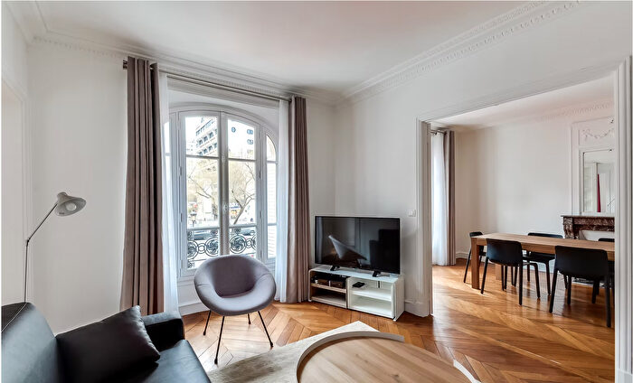 Appartement 4 pièces à louer à Paris 19ème, Bassin de la Villette