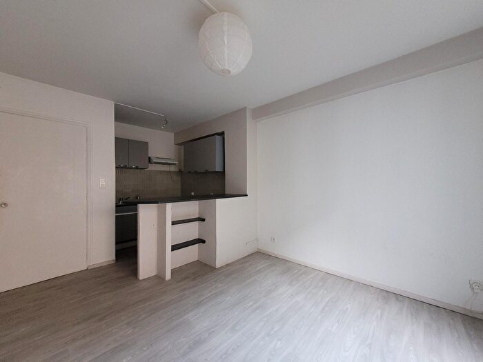 Appartement à louer - Pau - 2 pièces - 1 chambre