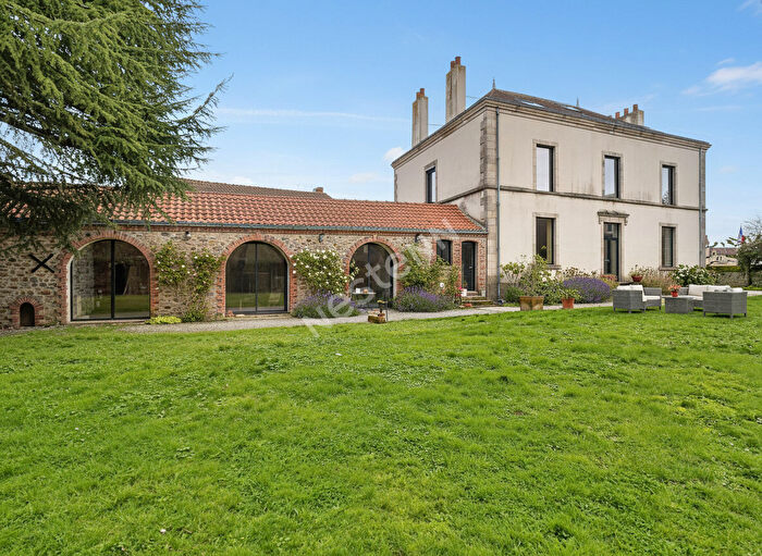 Maison à vendre - Saint-Macaire-en-Mauges - 9 pièces - 6 chambres