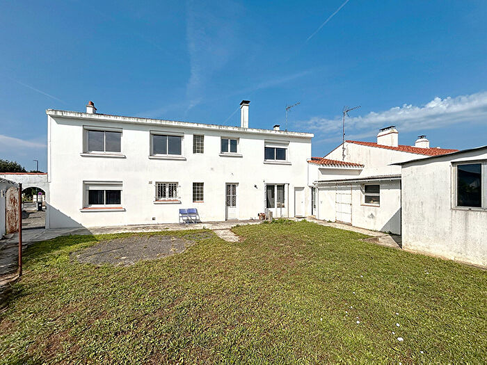 Maison à vendre - Challans, Saint Dominique, Route des Sables dOlonne - 10 pièces - 7 chambres