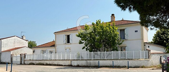 Maison à vendre - Grues - 8 pièces - 6 chambres