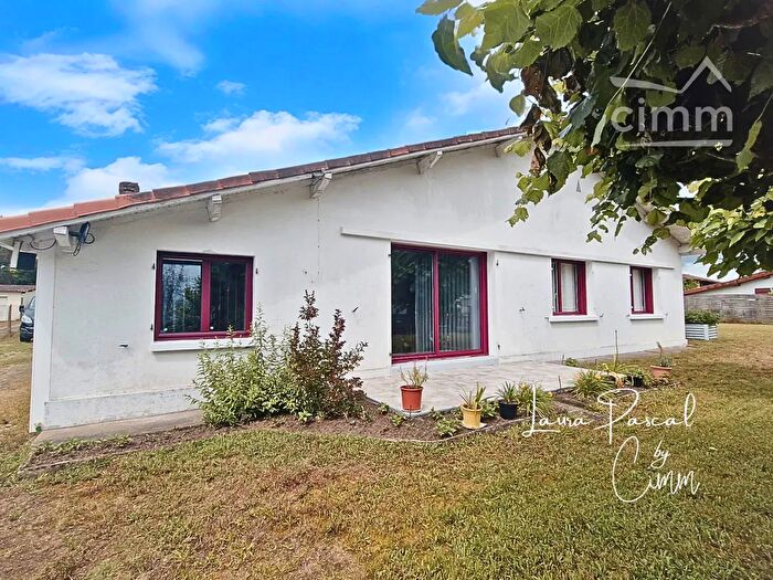 Maison à vendre - Roquefort - 5 pièces - 3 chambres