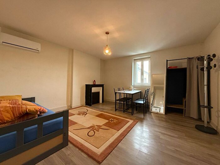 Appartement à louer - Centre Ville, Vierzon - 1 pièce