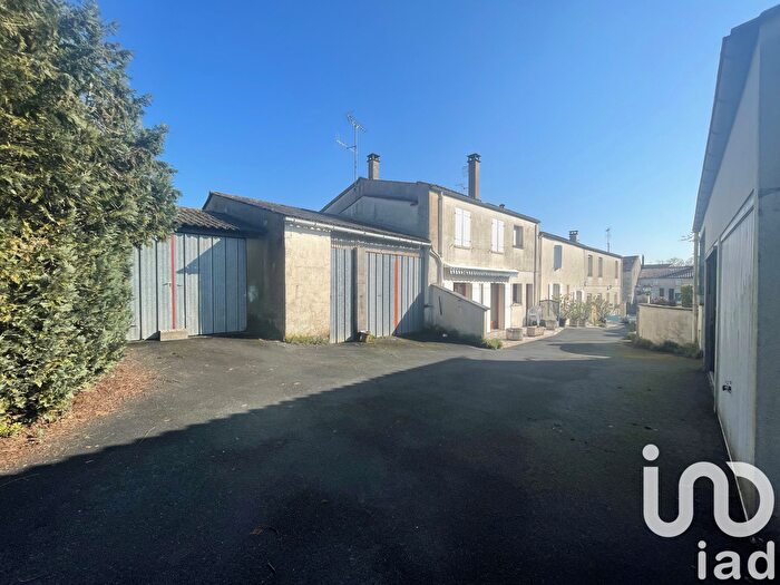 Maison à vendre - Lussant - 12 pièces - 8 chambres