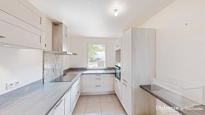 Maison à louer - Les Coteaux de Seine, Louveciennes - 5 pièces - 4 chambres