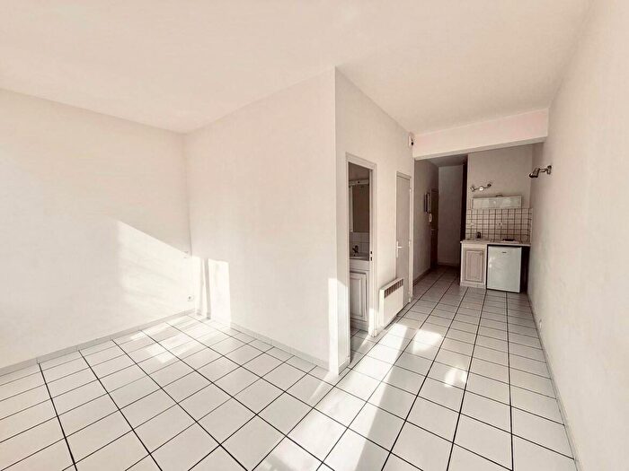 Appartement à louer - Centre Ville, Aix-en-Provence - 1 pièce