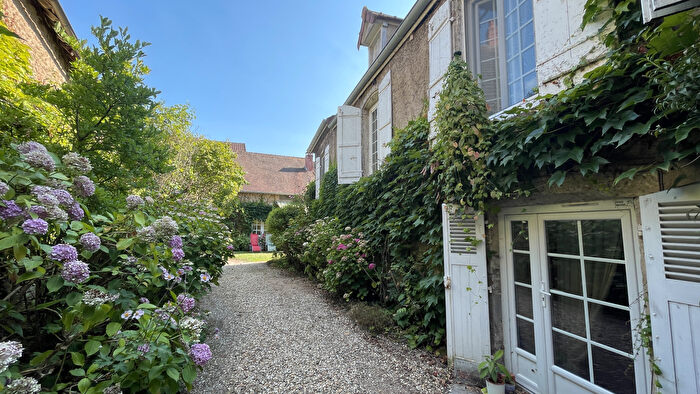 Maison à vendre - Saint-Maurice-lès-Couches - 8 pièces - 4 chambres