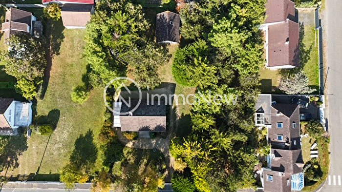 Maison à vendre - Jullouville - 4 pièces - 3 chambres