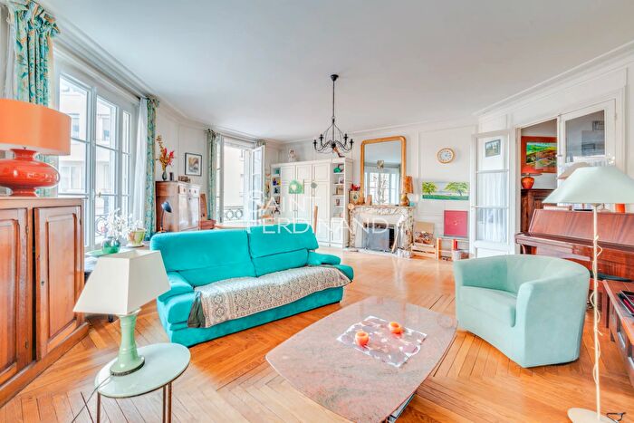 Appartement à vendre - Paris e  - 5 pièces - 4 chambres