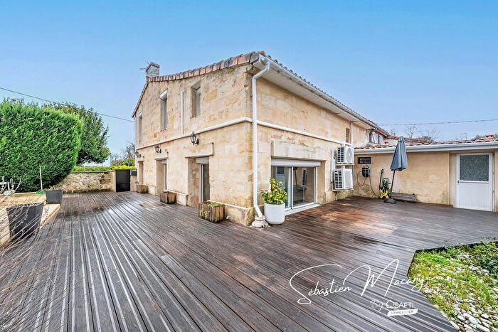 Maison à vendre - Ambarès-et-Lagrave, Centre-ville, Lagrave, Les Erables, Chêne Vert - 7 pièces - 5 chambres