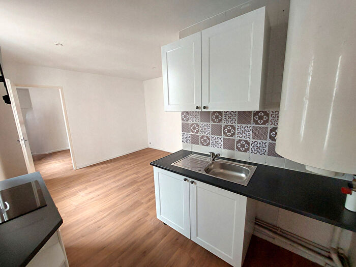Saintes, Centre-ville : Appartement 2 pièces à louer
