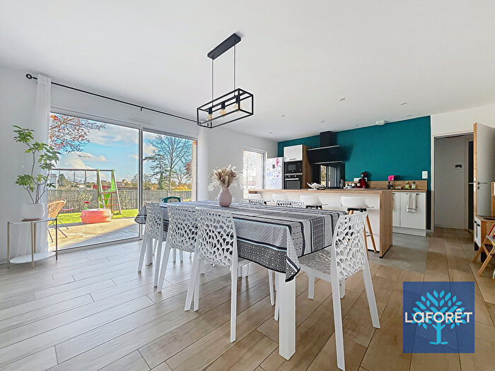 Maison à vendre - La Chaize-le-Vicomte - 5 pièces - 3 chambres