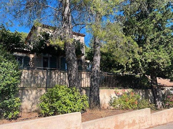 Maison à louer - Les Rayols-Saint Lazare-Les Bousquets, Cuers - 4 pièces - 3 chambres