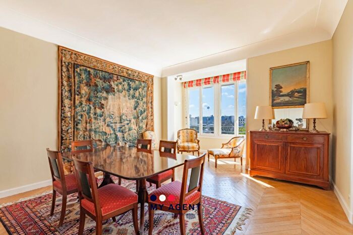 Appartement à vendre - Paris e , Passy, Maison de la Radio, Muette-Sud - 7 pièces - 4 chambres