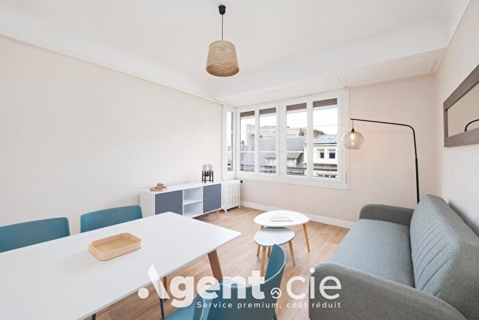 Appartement à louer - Lisieux, Centre-ville - 3 pièces - 2 chambres