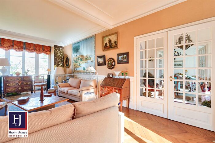 Maison à vendre - Le Chesnay - 12 pièces - 7 chambres