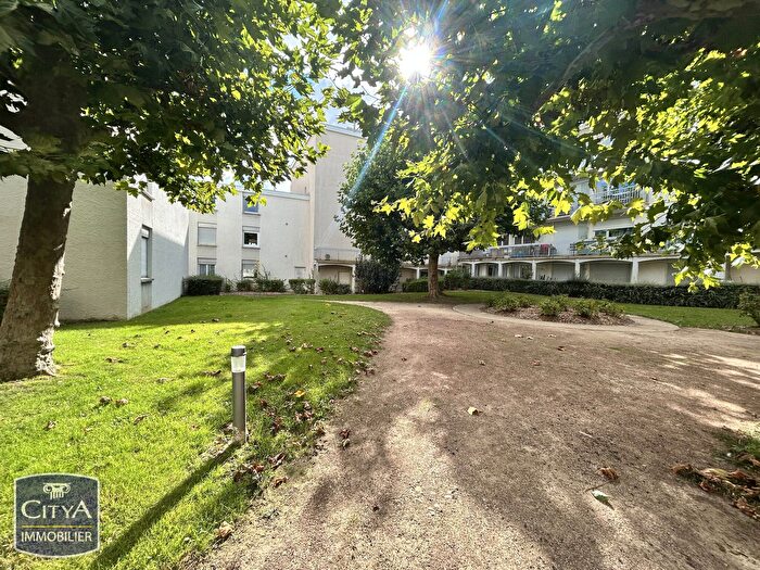 Appartement à vendre - Mainvilliers - 6 pièces - 4 chambres