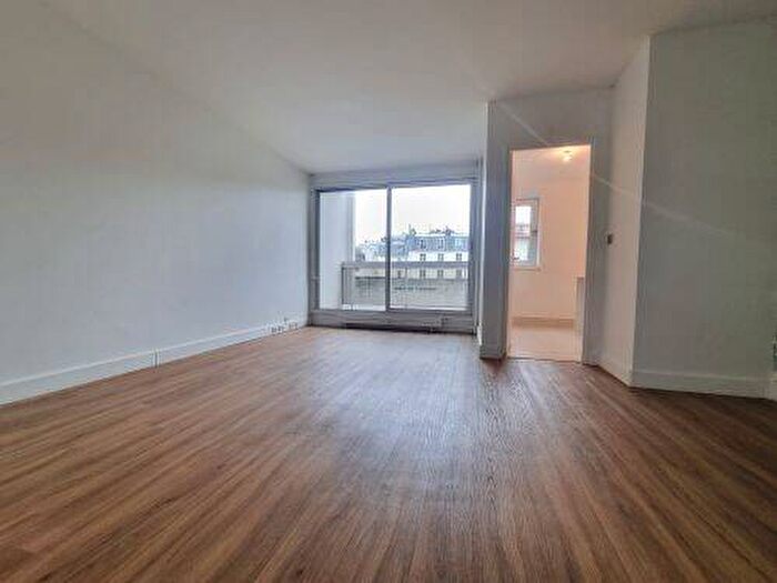 Grandes Carrières-Clichy, Paris 18ème arrondissement : Appartement 2 pièces à louer