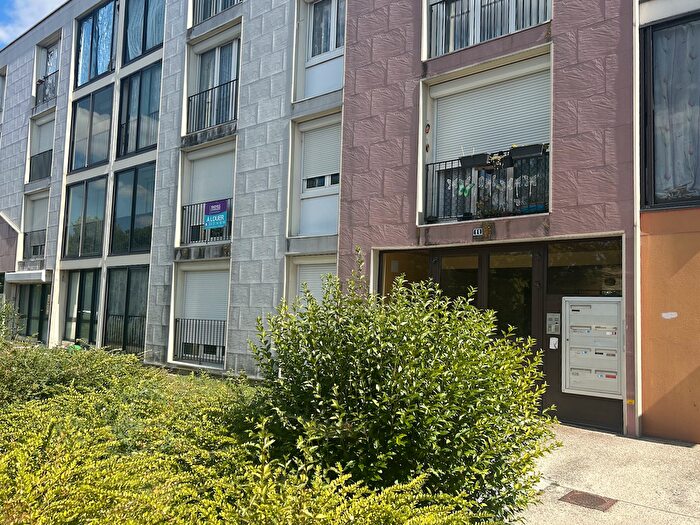 Appartement 4 pièces à louer - La Chapelle-Saint-Luc, Chantereigne, Montvilliers