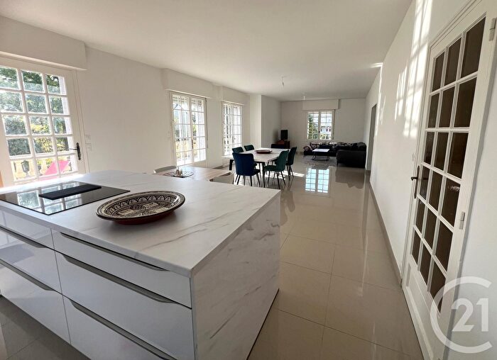 Maison à vendre - La Guerche-de-Bretagne - 9 pièces - 6 chambres