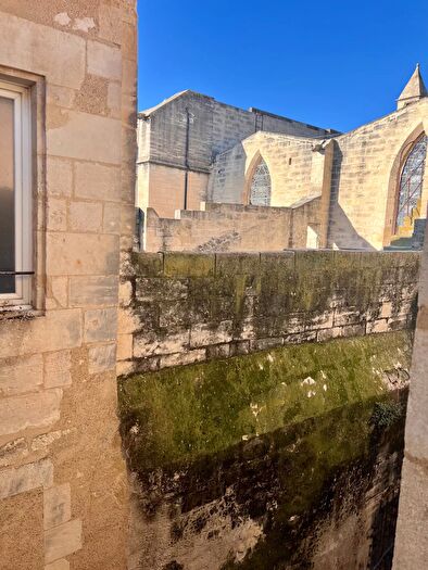 Appartement à vendre - Beaucaire, Centre-ville - 3 pièces - 1 chambre