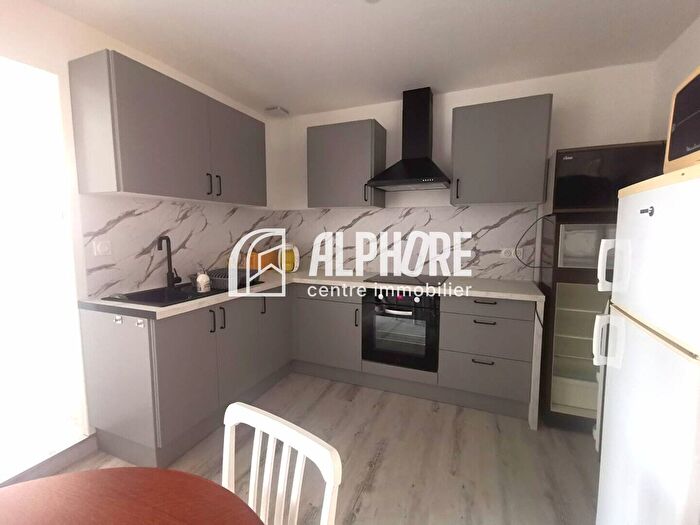 Appartement à louer - Gambetta, Cholet - 8 pièces - 1 chambre