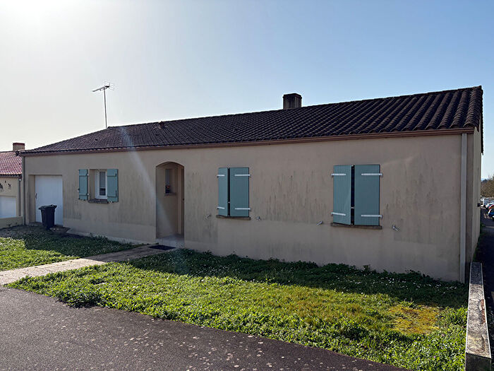 Maison à vendre - Pouzauges - 5 pièces - 3 chambres