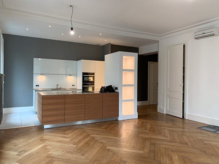 Appartement à louer - Lyon e , Les Brotteaux - 4 pièces - 3 chambres