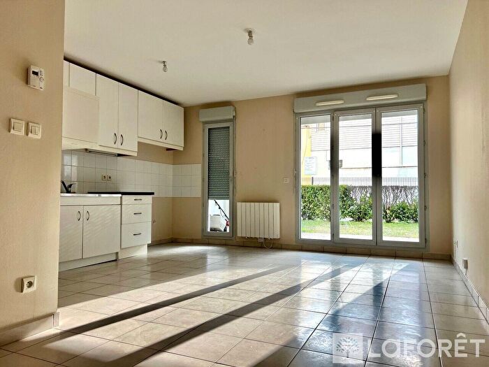 Appartement à louer - Oiselet la Grive, Bourgoin-Jallieu - 2 pièces - 1 chambre