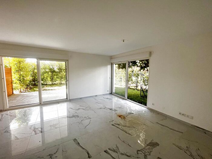 Maisons à vendre et appartements à louer - 1