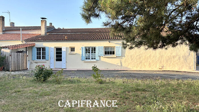Maison 9 pièces à Moragne, à vendre