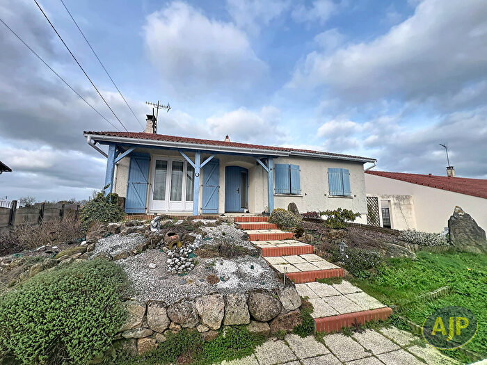 Maison à vendre - Saint-Macaire-en-Mauges - 6 pièces - 4 chambres