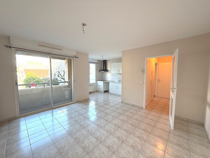 Appartement à louer - Brive-la-Gaillarde, Centre-ville, Pont Cardinal, Champanatier - 2 pièces - 1 chambre