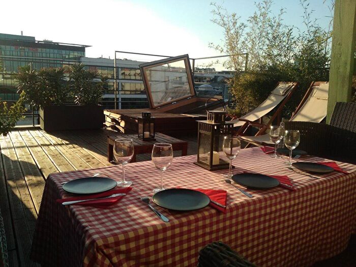 Appartement à louer - Centre Ville, Suresnes - 2 pièces - 1 chambre