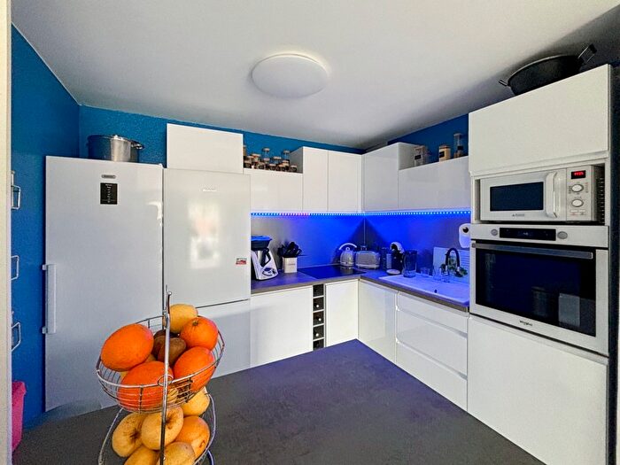 Maisons à vendre et appartements à louer - 1