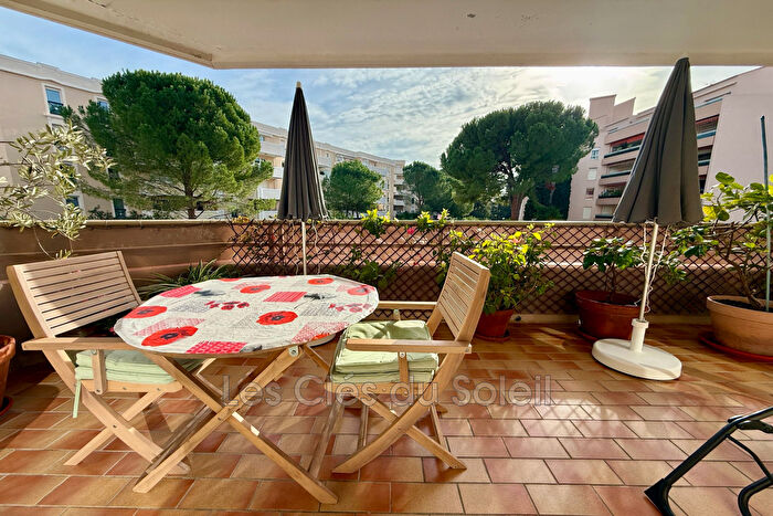 Appartement à vendre - Hyères, Centre-ville - 4 pièces - 3 chambres